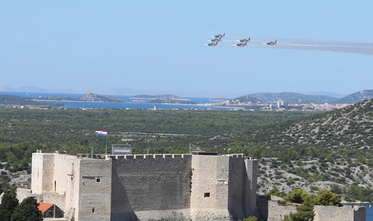 MORH: Povodom 29. obljetnice VRO Oluja preleti zrakoplova u Kninu - HRT
